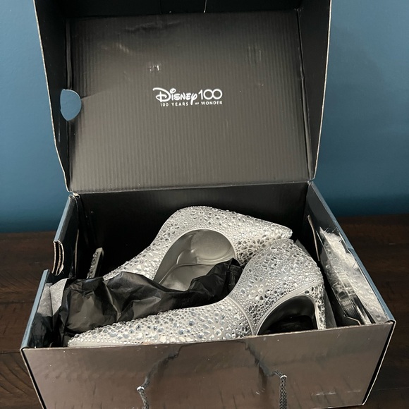 Aldo | Shoes | Brand New Disney Aldo 0 Year Heels Never Been Worn In ...
